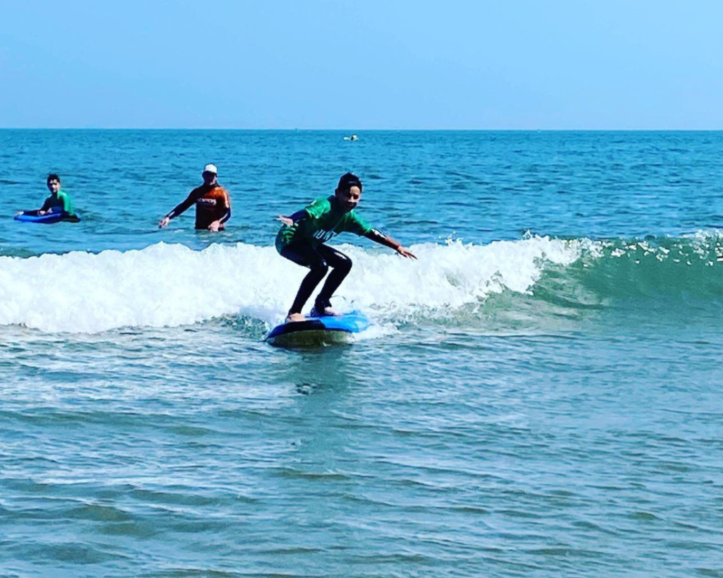 Beginner / Group Surf Lessons - Dexters Surf School & Hire Centre